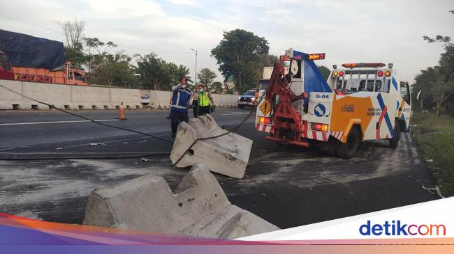 Kecelakaan Bus Pariwisata Tabrak Tiang Flyover Sempat Tutup Akses Tol ... Kecelakaan Bus Pariwisata Tabrak Tiang Flyover Sempat Tutup Akses Tol ...