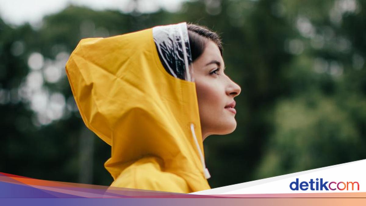 Sejarah Jas Hujan, Ditemukan Ahli Kimia dari Skotlandia