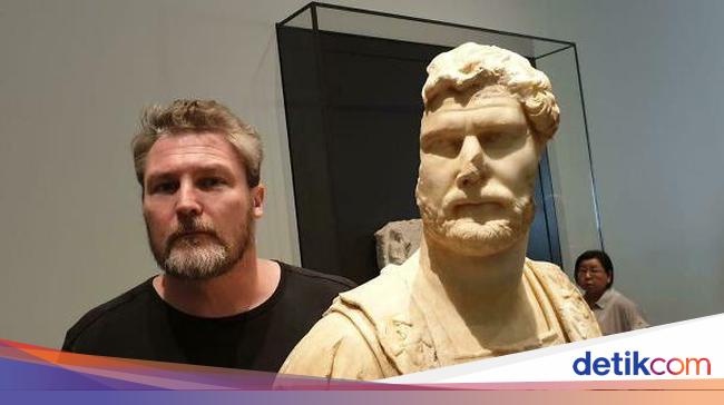Pas Banget, Foto Orang dan Binatang Mirip Lukisan Atau Gambar