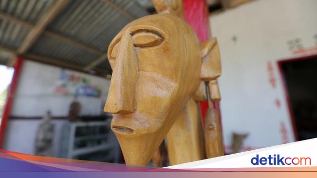 Berkisah Nenek Moyang, Ada Filosofi di Balik Keeksotisan Patung Desa Tumbur