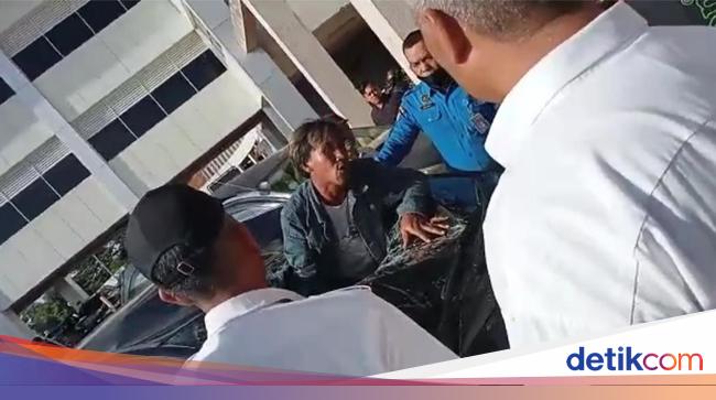 Diduga Mabuk, Pria di Batam Lompat dari Flyover Pelabuhan Diduga Mabuk, Pria di Batam Lompat dari Flyover Pelabuhan