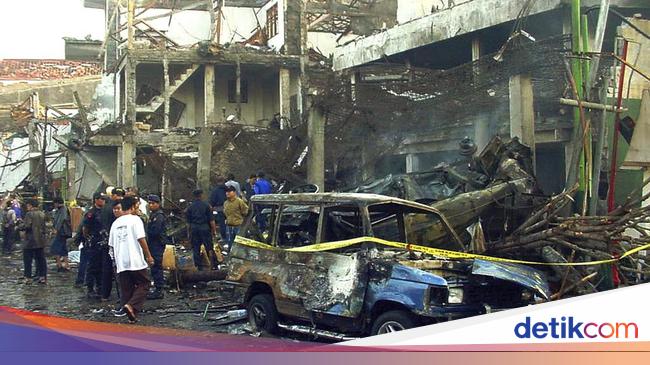 Foto-foto Bom Bali I di Paddy's Pub-Sari Club Kuta 12 Oktober 2002