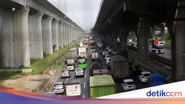 Tol Cikampek Arah Jakarta Masih Macet, Simpulnya di Interchange Cawang