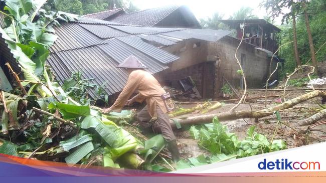 Dua Warga Pacitan Luka Tertimpa Longsor