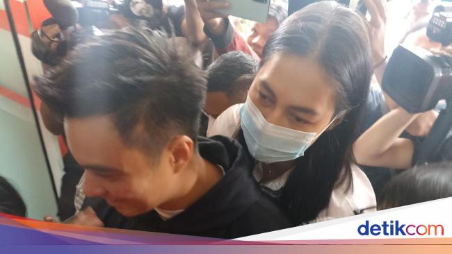 Tiba Di Polres Jaksel Baim Wong Paula Kembali Diperiksa Soal Prank Kdrt