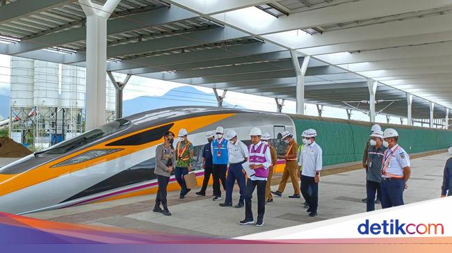 Datangi Proyek KCJB, Jokowi: Ini Kereta Cepat Pertama di ASEAN