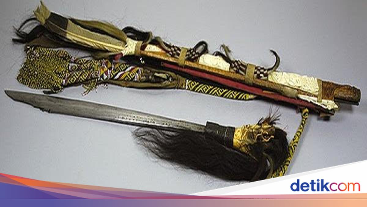 Uniknya Mandau Senjata Tradisional dari Kalimantan