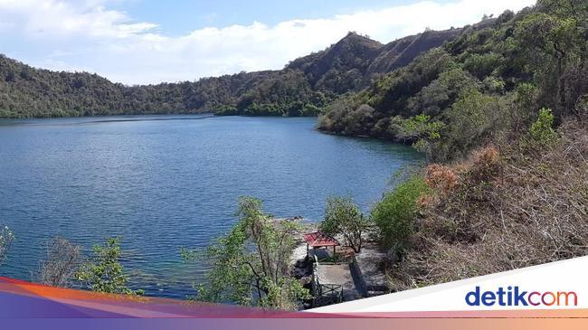 Kisah Danau Satonda, Ketika Kecantikan Berubah Jadi Kutukan