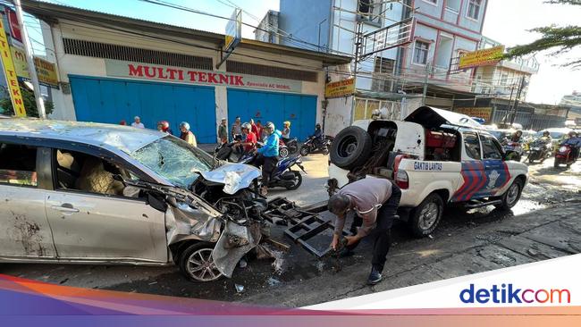2 Tukang Sapu Jalan Makassar Tewas Ditabrak Minibus, Sopir Jadi Tersangka