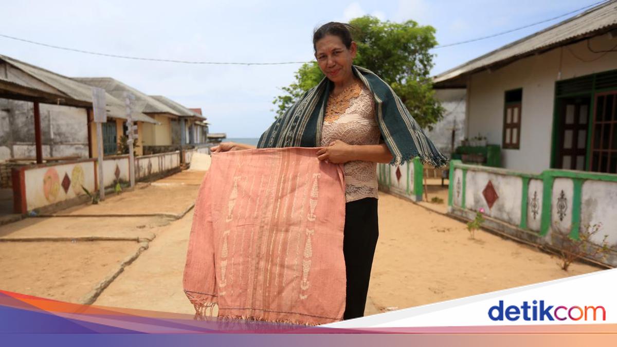 Keseruan Jelajah Desa Kandar, Belajar Tradisi Tenun-Disambut Tari Adat