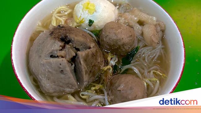 Legendaris di Bekasi! Bakso dengan Paduan Telur Rebus Ini Terkenal Nikmat