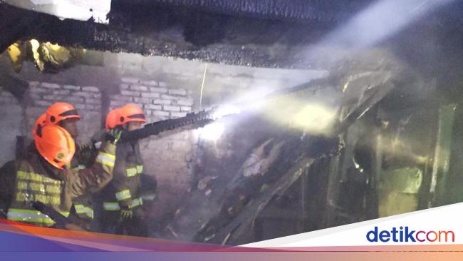 Rumah Warga di Kiaracondong Bandung Hangus Terbakar