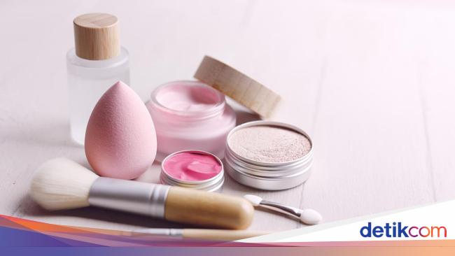 10 Nama-nama Makeup untuk Pemula dan Fungsinya, Wajib Punya! 10 Nama-nama Makeup untuk Pemula dan Fungsinya, Wajib Punya!