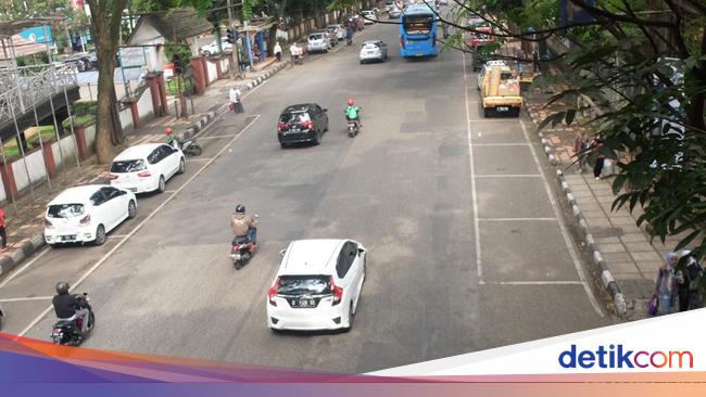 Jalan Pajajaran di Bandung Bikin Pengendara Gregetan!