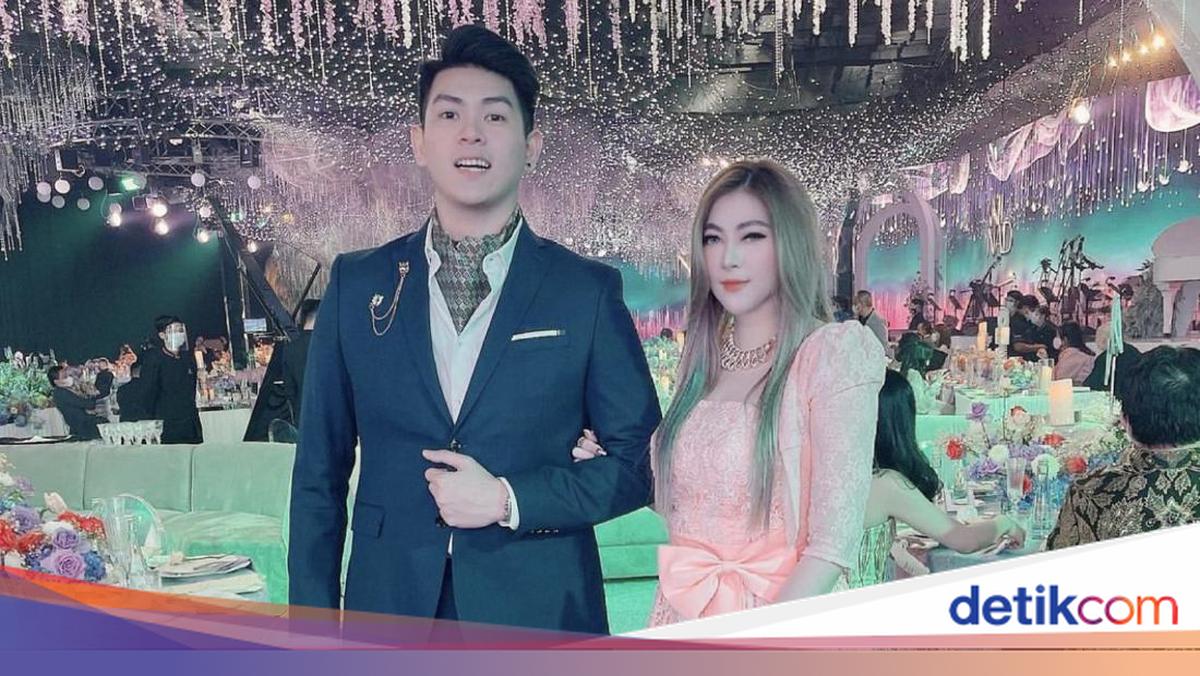 Potret Lelyana Sunjoyo, Istri Andy Sugar yang Viral karena Medok