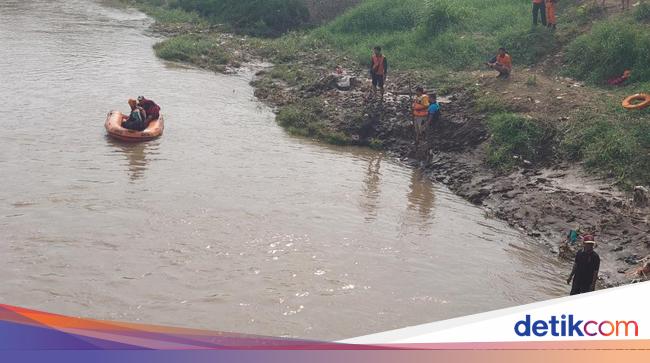 Satu Lagi Bocah Terseret Arus Sungai Welang Pasuruan Ditemukan Satu Lagi Bocah Terseret Arus Sungai Welang Pasuruan Ditemukan
