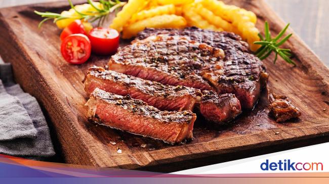 Racikan Beefsteak ala Restoran Bintang Lima yang Laris di Tenda Kaki Lima
