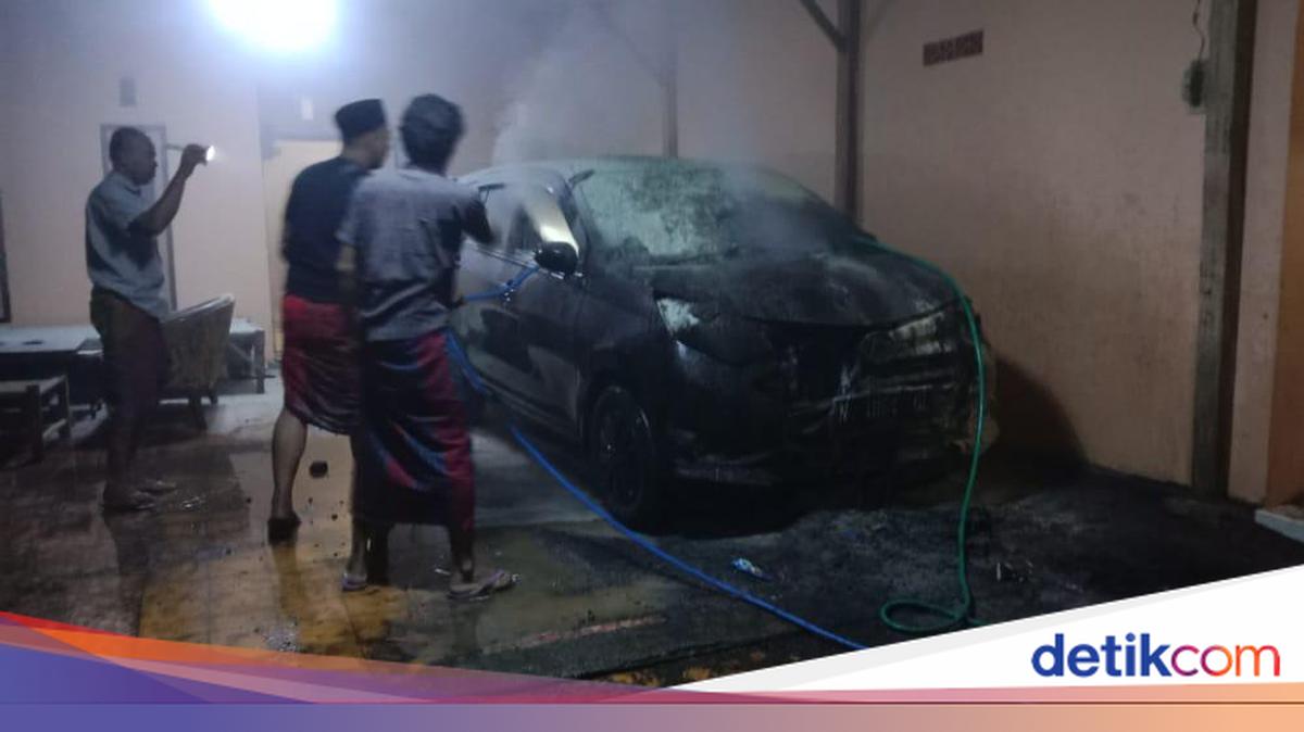 Mobil Ketua LSM di Probolinggo Dibakar Orang Tak Dikenal