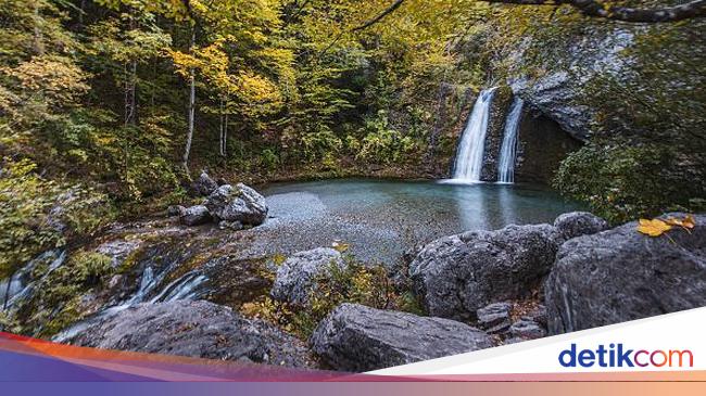 Temaram Musim Gugur di Air Terjun Para Dewa