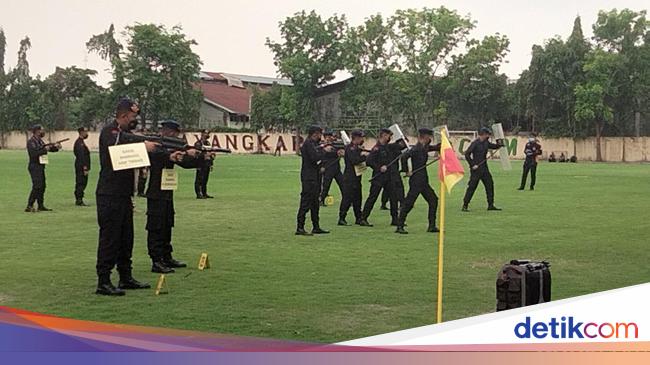 Rekonstruksi Kanjuruhan, Tak Ada Adegan Penembakan Gas Air Mata ke Tribun Rekonstruksi Kanjuruhan, Tak Ada Adegan Penembakan Gas Air Mata ke Tribun