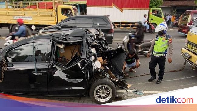 Laka Truk Vs Mobil Sempat Macetkan Ungaran, Polisi: Tak Ada Korban Jiwa