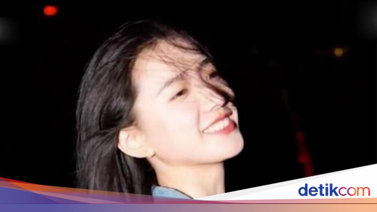 6 Potret Dosen Cantik yang Bikin Universitas Tempat Kerjanya Sampai Dikritik