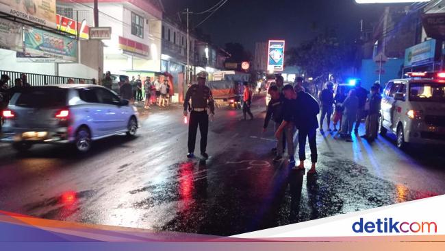 Jatuh Usai Tabrak Penyeberang, Pemotor di Sukabumi Tewas Terlindas Truk