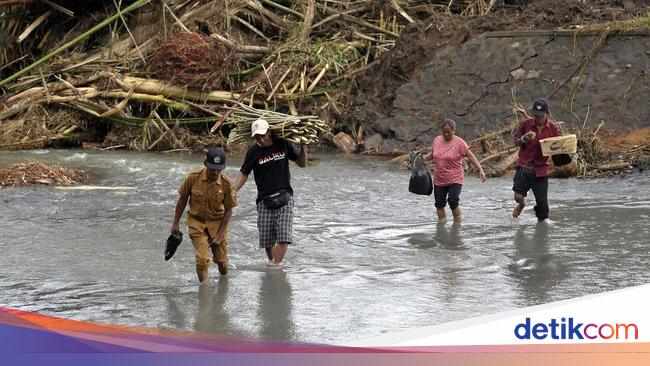 32 Keluarga Korban Banjir Bandang Tolak Relokasi: Jarak Jauh, Lahan Curam
