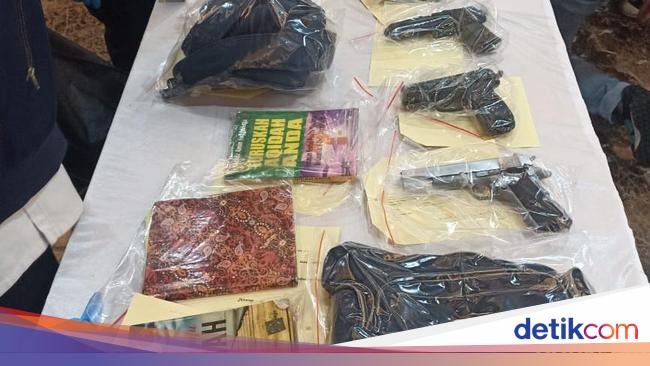 Sederet Barang Bukti Wanita berpistol Coba Terobos Istana, Pistol FN ...