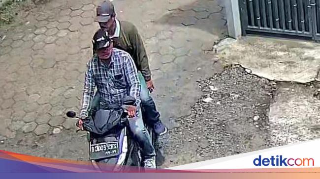 2 Pria Diduga Maling Uang-Laptop Milik Guru di Kudus Terekam CCTV