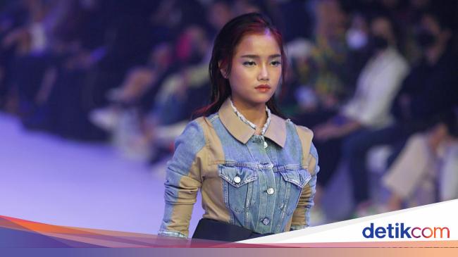 Bikin Rugi Miliaran Rupiah, Siapa Eks Rekan Kerja yang Disomasi Fuji?