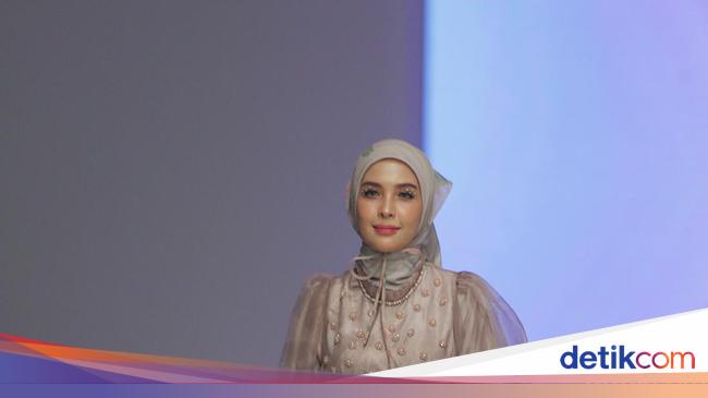 7 Inspirasi Gaya Hijab Elegan ala Selebgram Hamidah Rachmayanti