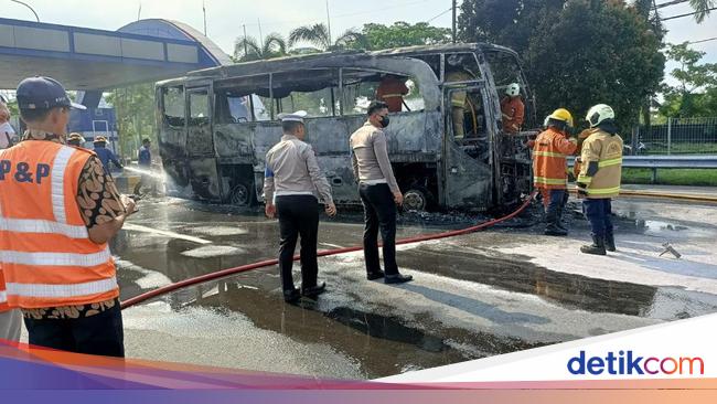 Laptop-Kamera DSLR Turut Ludes di Dalam Bus Terbakar di Exit Tol Menanggal
