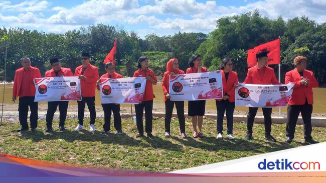 Ini Alasan PDIP Solo Bentangkan Poster Ganjar di Upacara Sumpah Pemuda
