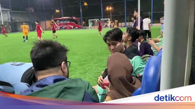 Kembali Mesra, Lesti Kejora Temani Rizky Billar Main Bola Usai KDRT