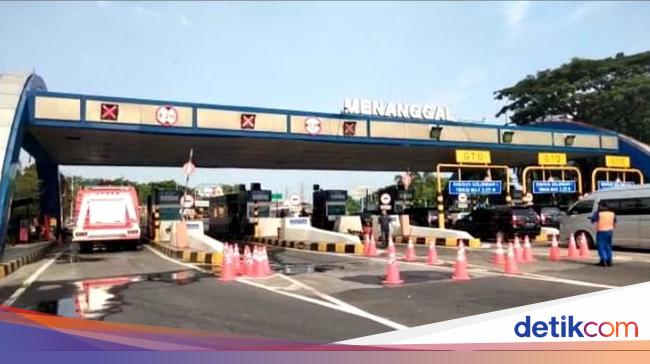 Bus Terbakar di Exit Tol Menanggal, Gate 1-3 Ditutup Sementara