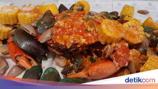 Sedapnya Kepiting Bakau dengan 4 Sambal Istimewa di Pangandaran