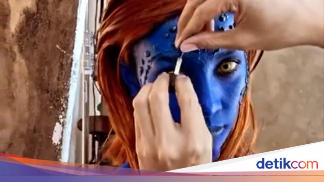 8 Gaya Anya Geraldine Cosplay Halloween, Terbaru Jadi Mystique & Mermaid