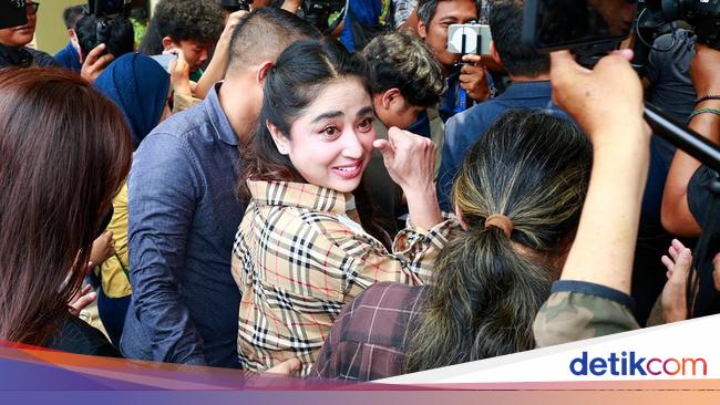 Dewi Perssik Murka, Laporkan Fans Leslar