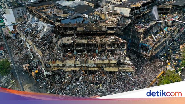 Penampakan Mal di China Luluh Lantak Dilalap Si Jago Merah