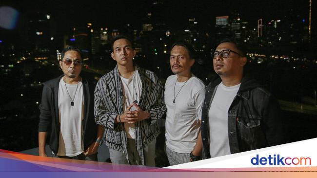 Ada Band: Aldi Taher Pas Jadi Model Klip Manusia Bodoh