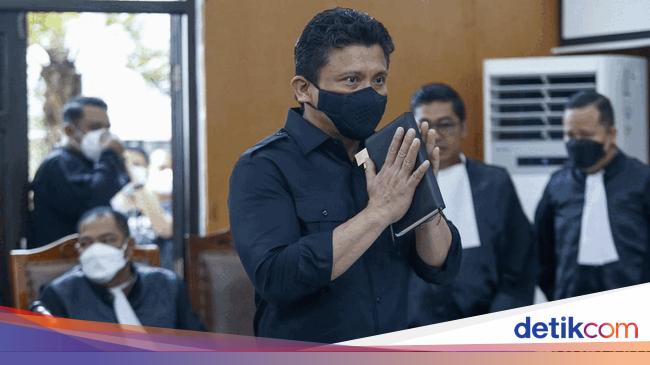 Untaian Kata Maaf Sambo dan Putri ke Ayah-Ibu Brigadir Yosua Untaian Kata Maaf Sambo dan Putri ke Ayah-Ibu Brigadir Yosua