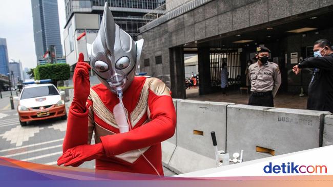 'Ultraman' Datangi Kedubes Jepang di Jakarta, Pertanda Apa?