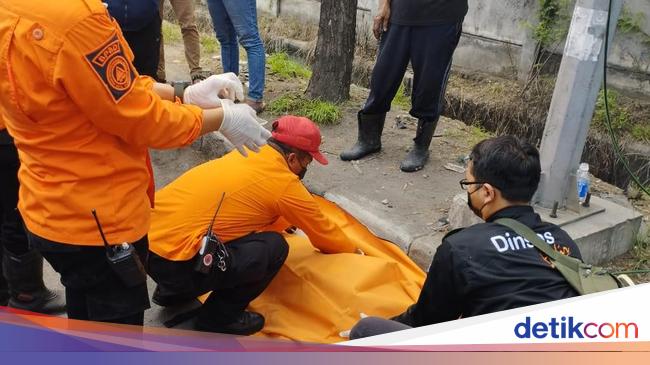 Satu Keluarga Naik Motor Kecelakaan Di Surabaya Suami Tewas Anak Istri