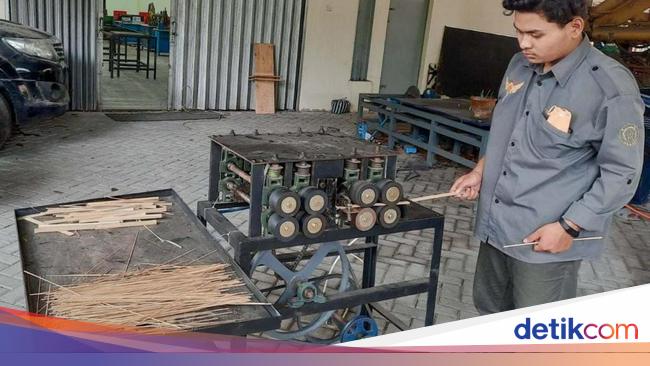 Tim Vokasi UNS Ciptakan Inovasi Alat Serut Bambu untuk Sangkar Burung