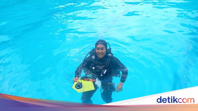 Sisi Lain Anggota Satpol PP Subang yang Juga Penyelam Sisi Lain Anggota Satpol PP Subang yang Juga Penyelam