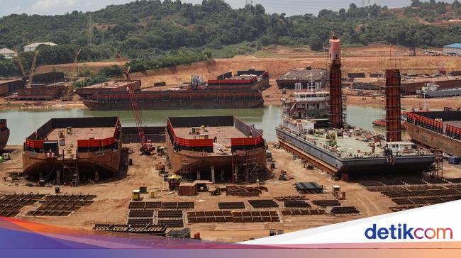 Pernah Lihat Kapal Tongkang? Nah Ini Proses Pembuatannya