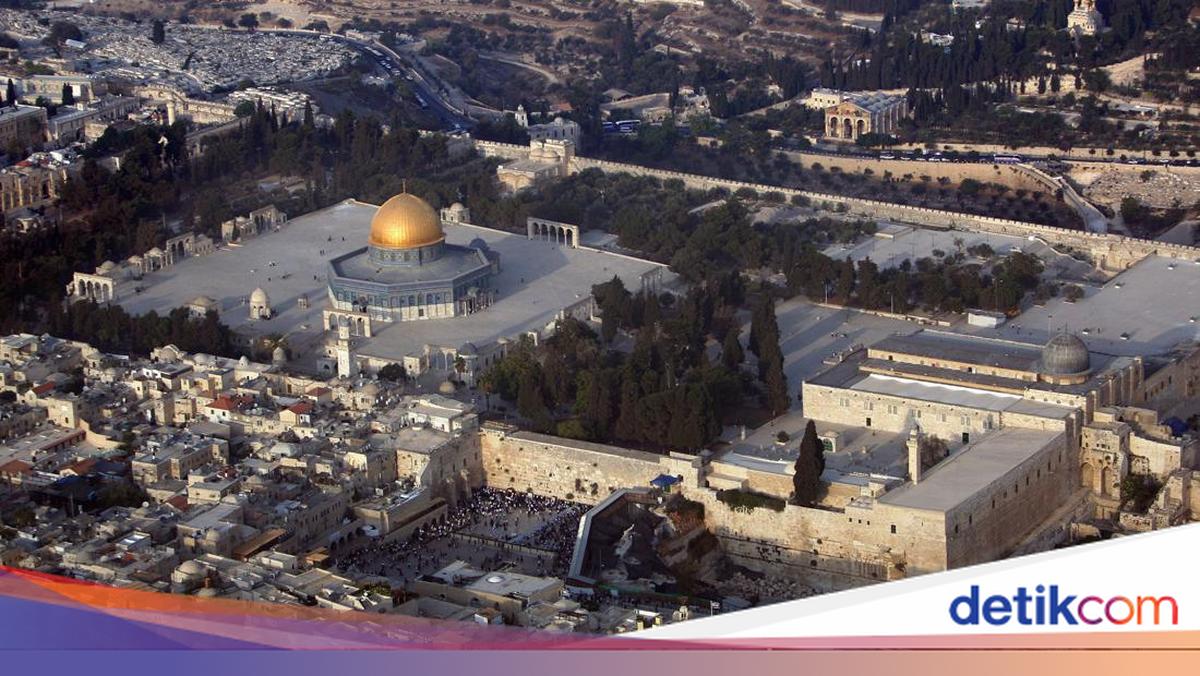 Pemukim Israel Terobos Masjid Al-Aqsa Gelar Doa untuk Charlie Kirk
