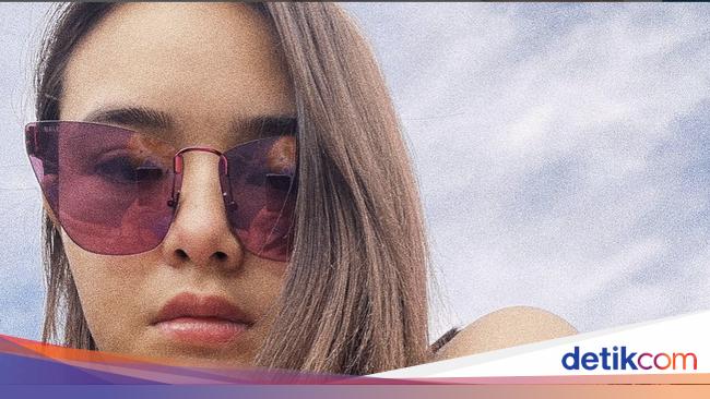 Gaya Seksi Amanda Manopo Jadi Bridesmaid Di Pernikahan Glenca Chysara