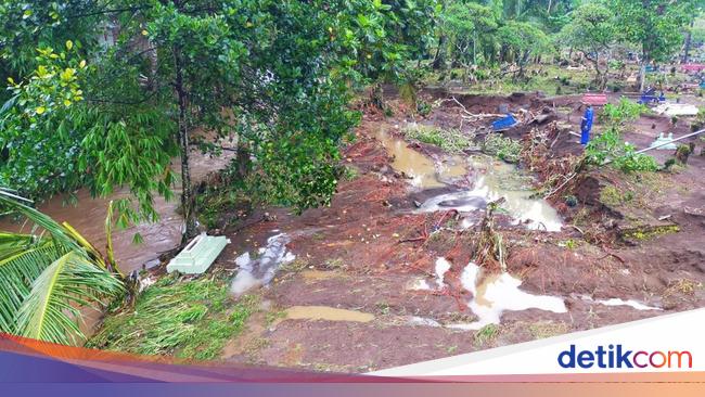 Raibnya Puluhan Makam-Jenazah di Glenmore Banyuwangi Akibat Banjir Bandang Raibnya Puluhan Makam-Jenazah di Glenmore Banyuwangi Akibat Banjir Bandang